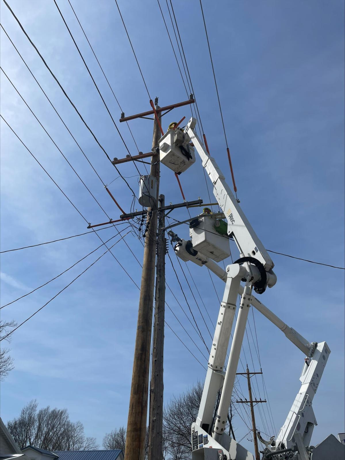 Ameren Illinois installs new tech hoping to decrease power outages ...