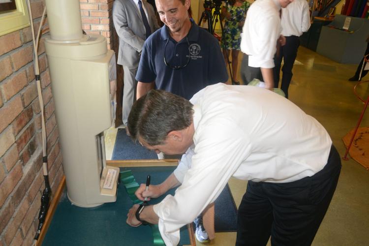 Photos: Neuseway Nature Center ceremony | Local News | kinston.com