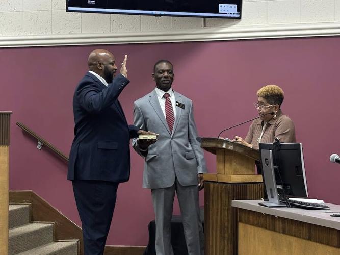 New mayor, council members sworn in | Local News | kinston.com