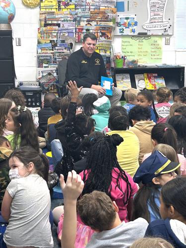 Sheriff Rogers, deputies celebrate Read Across America | Local News ...