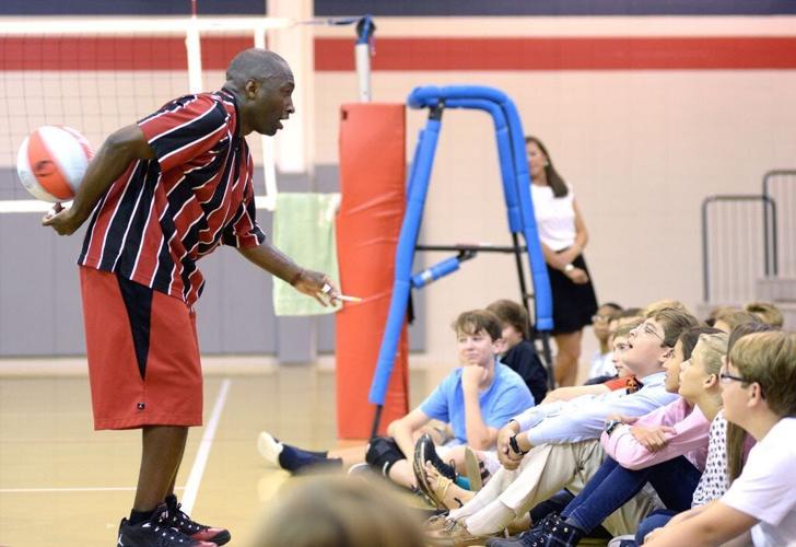 Display of dexterity: Former ‘Harlem Legend’ Dexter Williams motivates ...