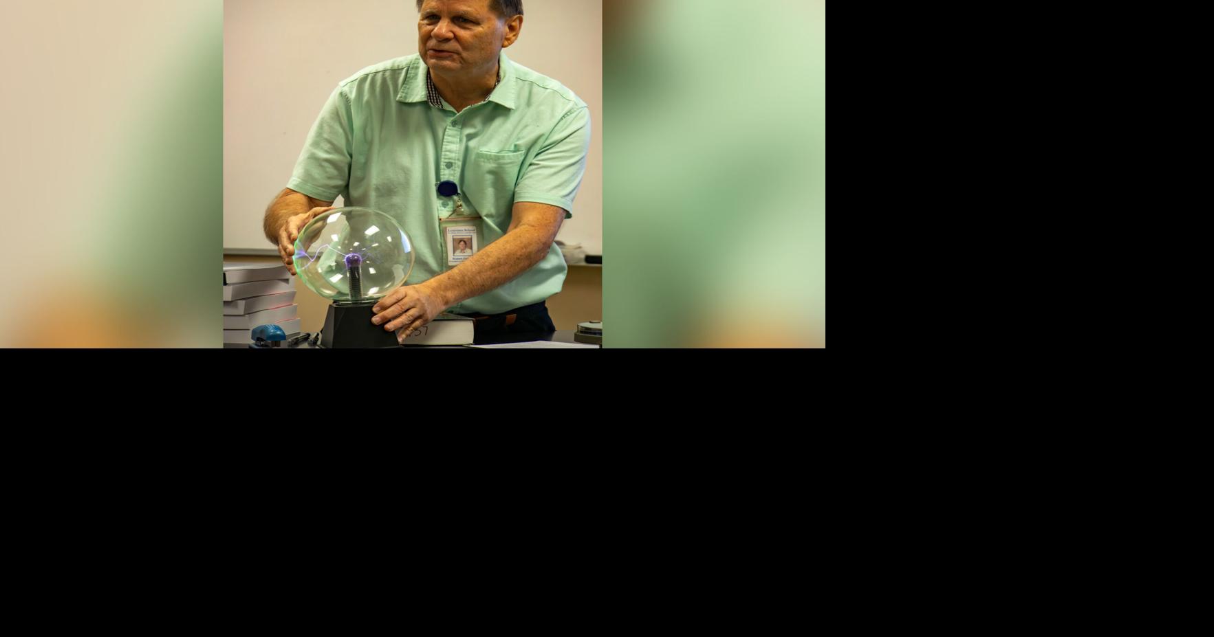 LSMSA’s Dr. Robert Dalling Receives 2025 Yale Educator Award | News ...