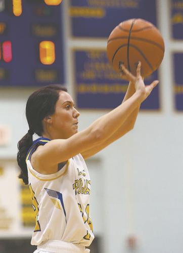 GIRLS BB: Davis shoots her way to 1,000 points | Sports | kokomotribune.com