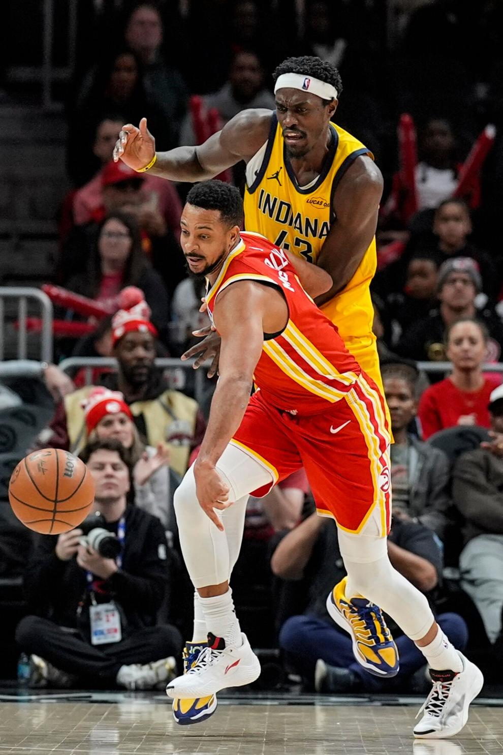 McCollum scores 23 points and Hawks ride 17-0 second-half run to charge ...