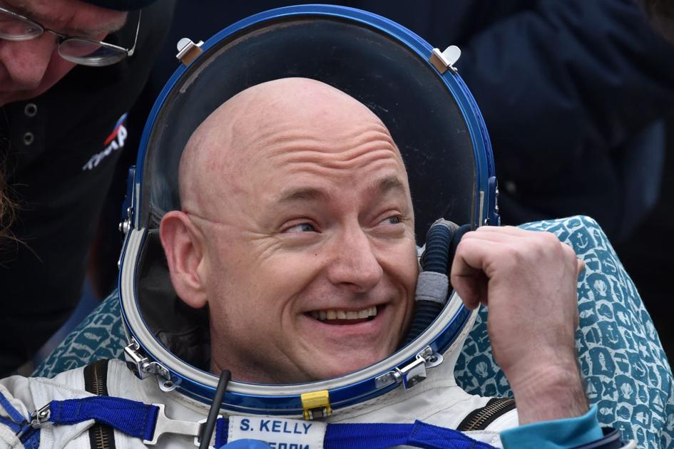 NASA spaceman back from record year flight; gives thumbs up | Nation ...
