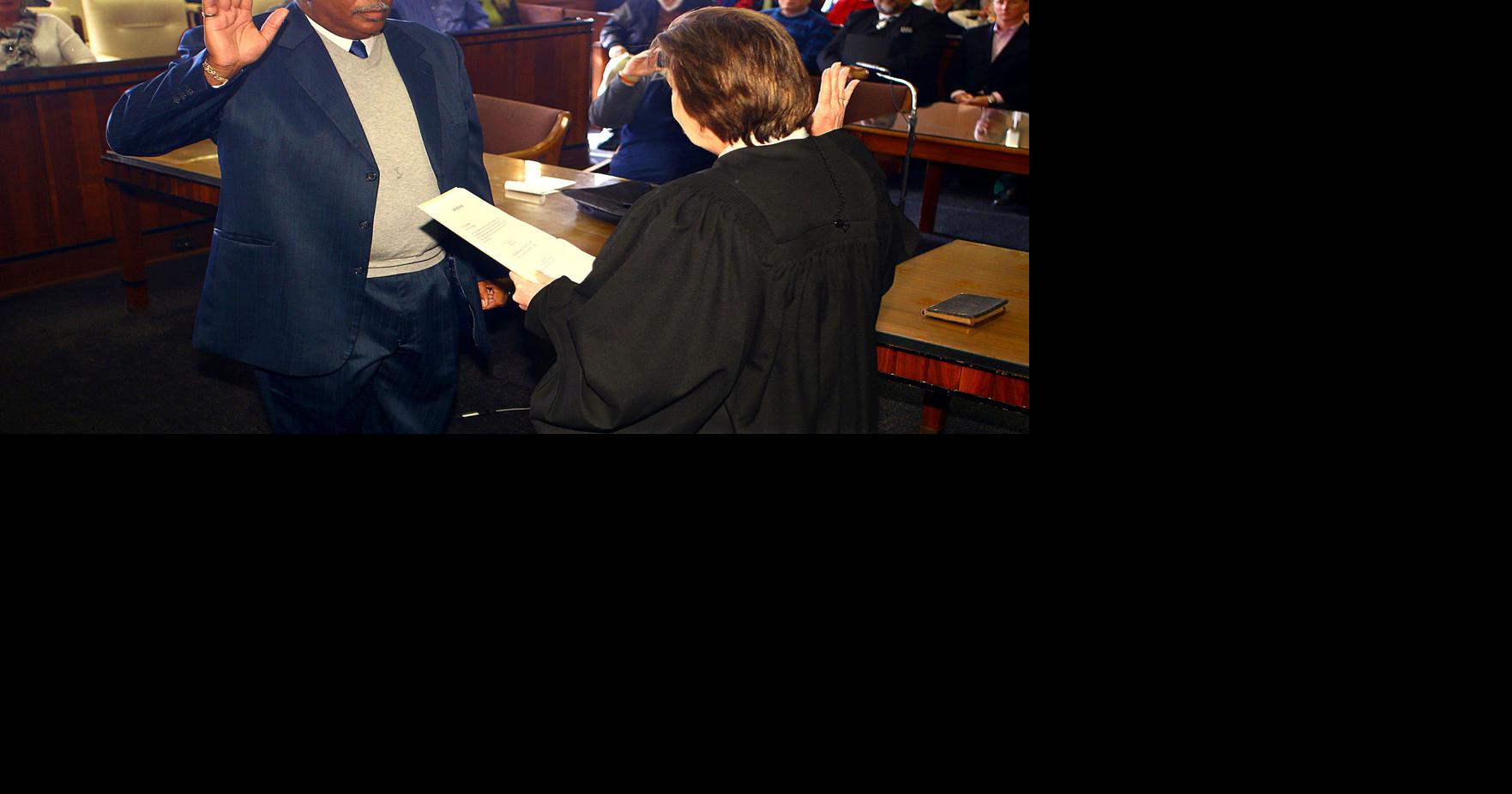 Judge Murray swears in new crop of Democrats | News | kokomotribune.com