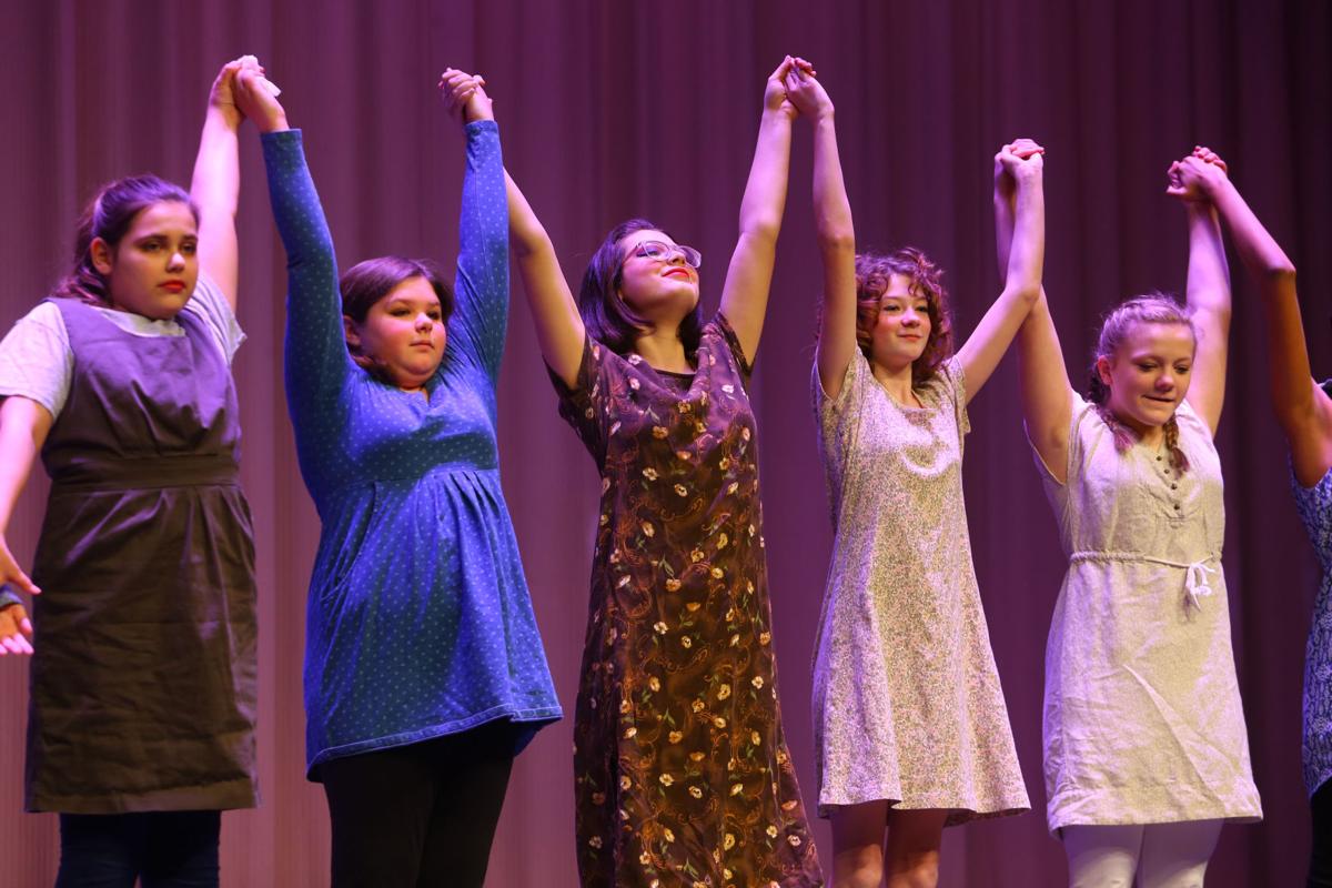 Central Middle School prepares for international art gala | School News ...