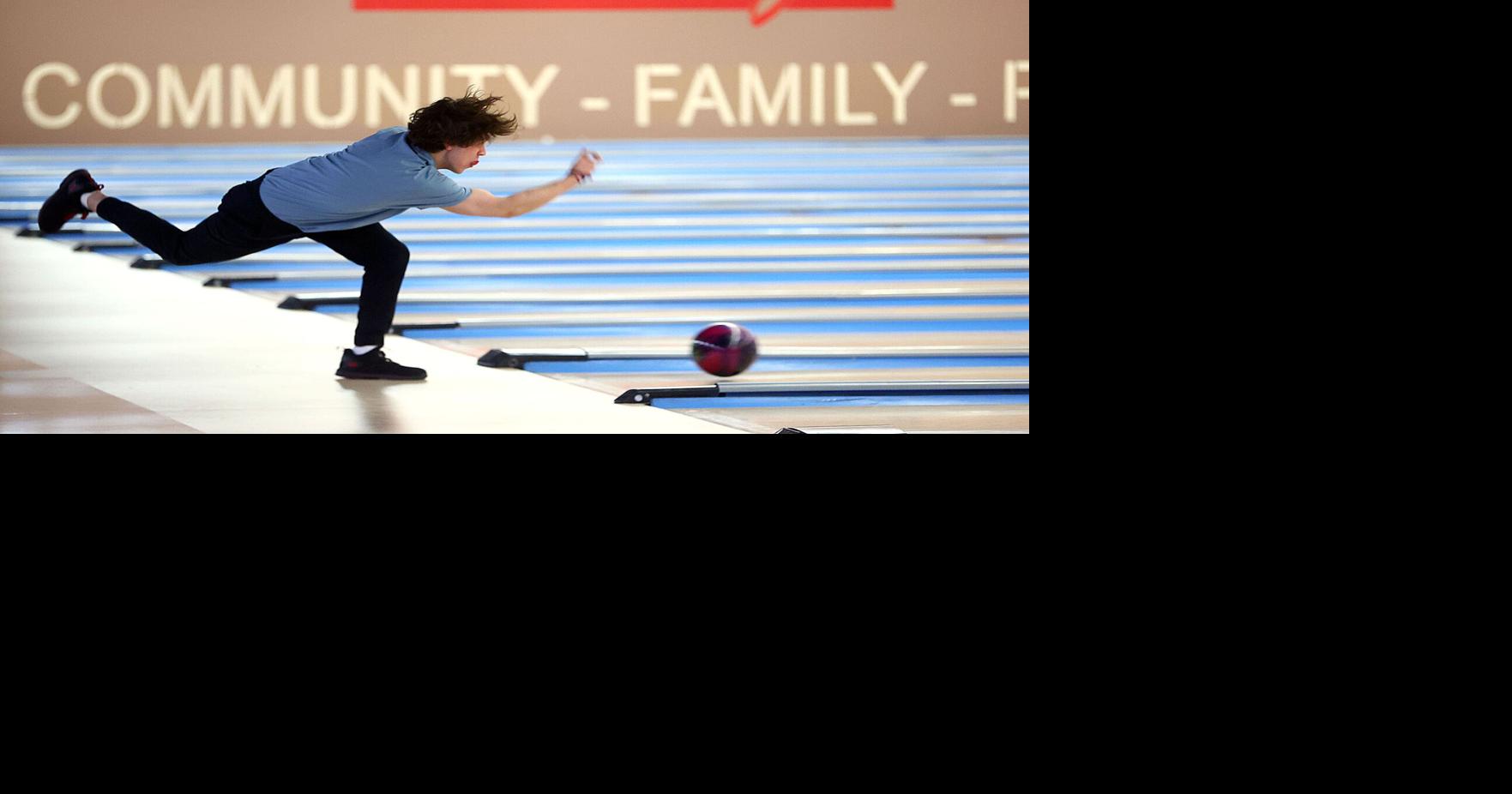 Professional bowlers play alongside fans in Kokomo competition ...