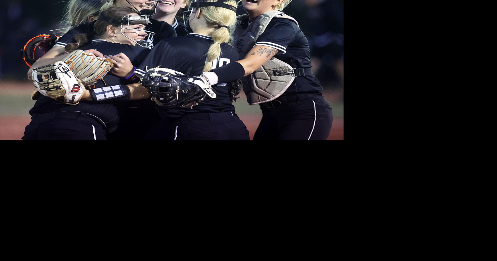 PHOTOS: Western wins softball sectional | Sports | kokomotribune.com