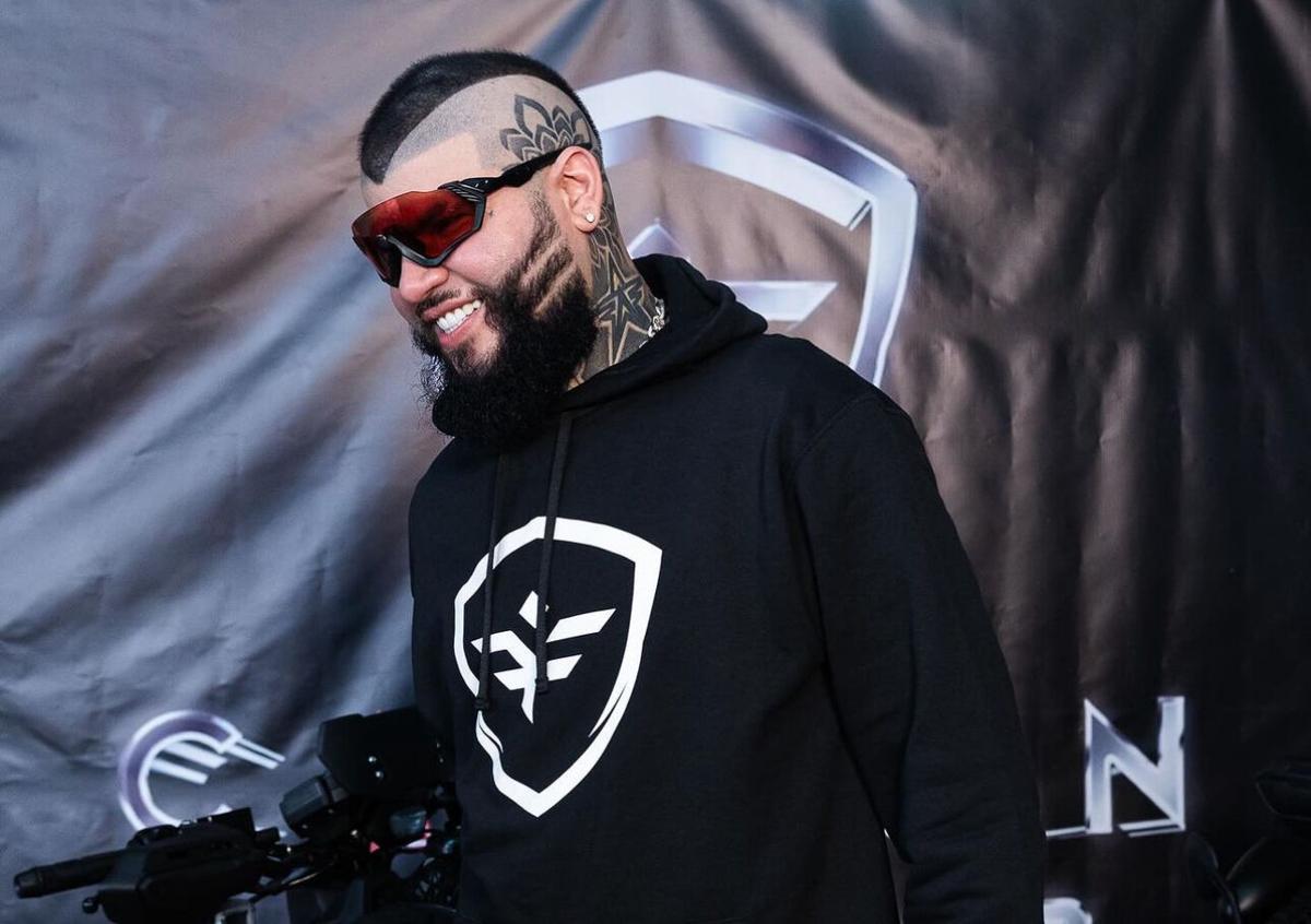 Farruko lanza su línea de motocicletas "Carbon Armor Scooter ...