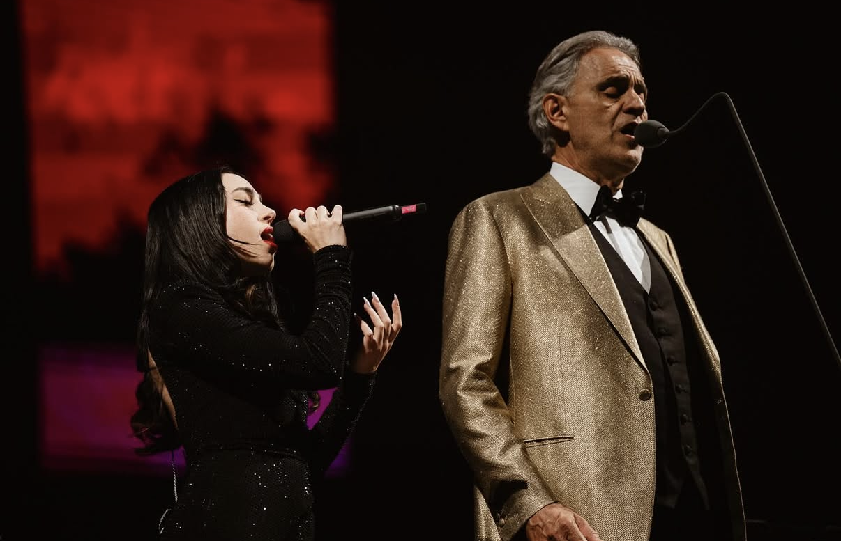 Nicki Nicole se emociona al cantar junto a Andrea Bocelli ...