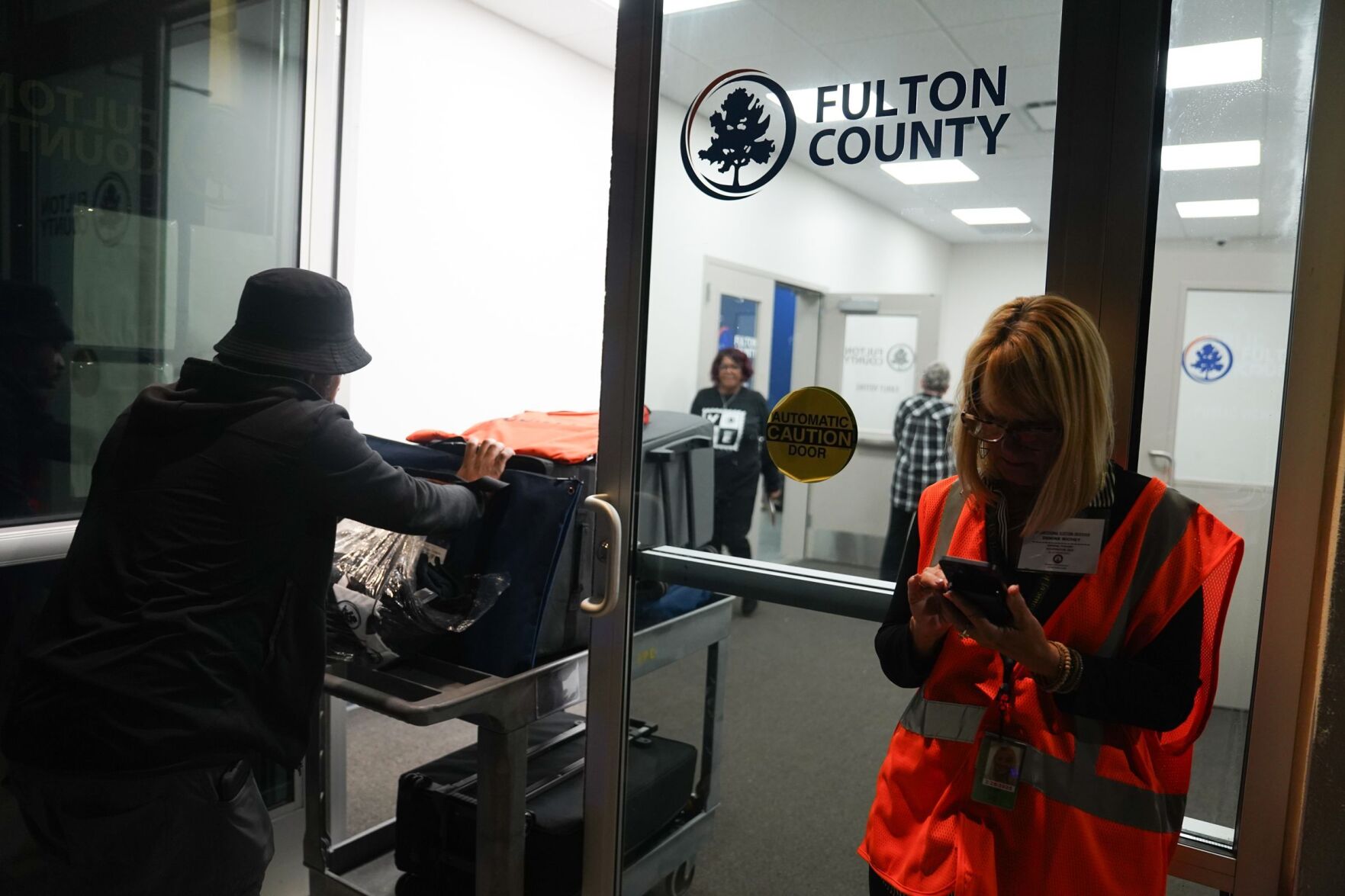 FBI searches Fulton County elections office as it investigates alleged ...