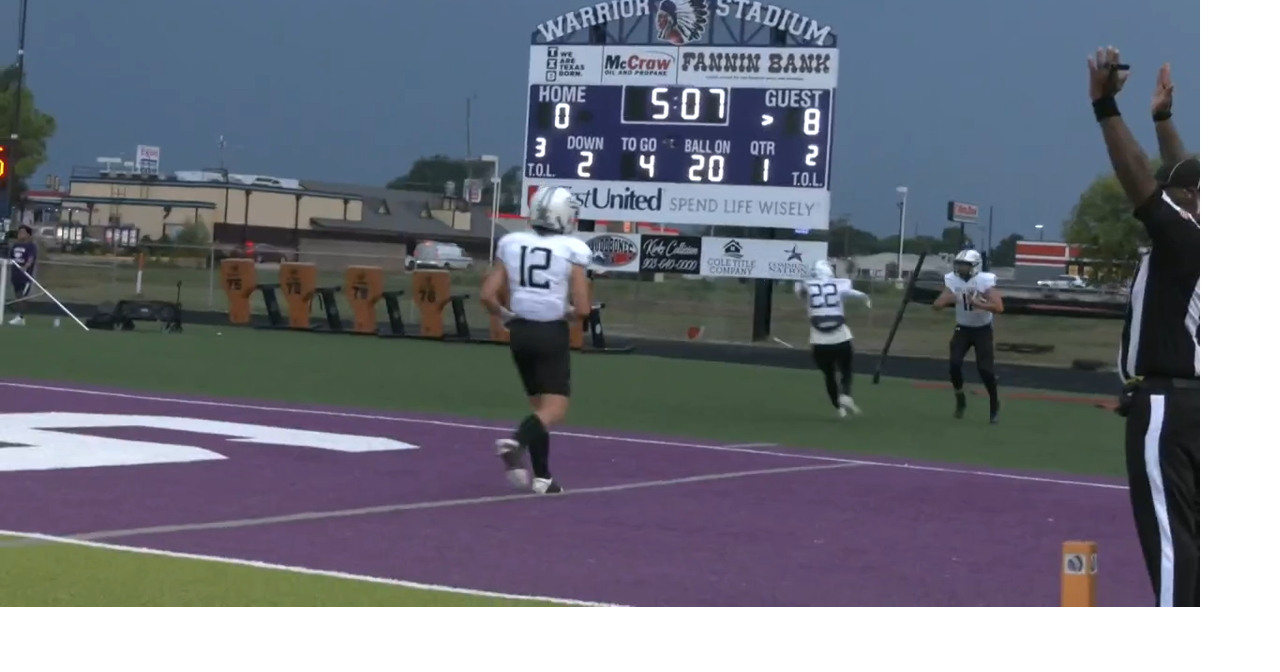 Howe Bulldogs go up 21-0 over the Bonham Purple Warriors before play ...