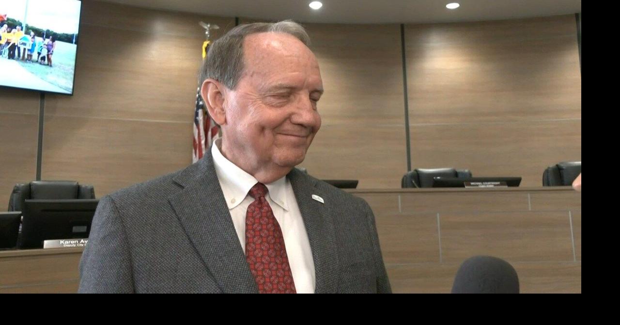 Denison's new mayor and council member sworn in | Politics | kten.com