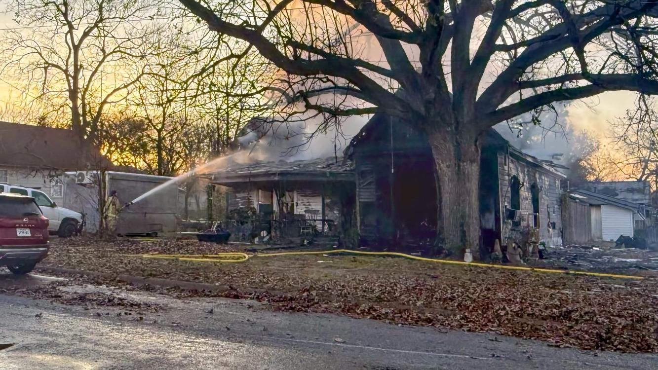 Sherman home leveled by early morning fire | Texas Headline | kten.com