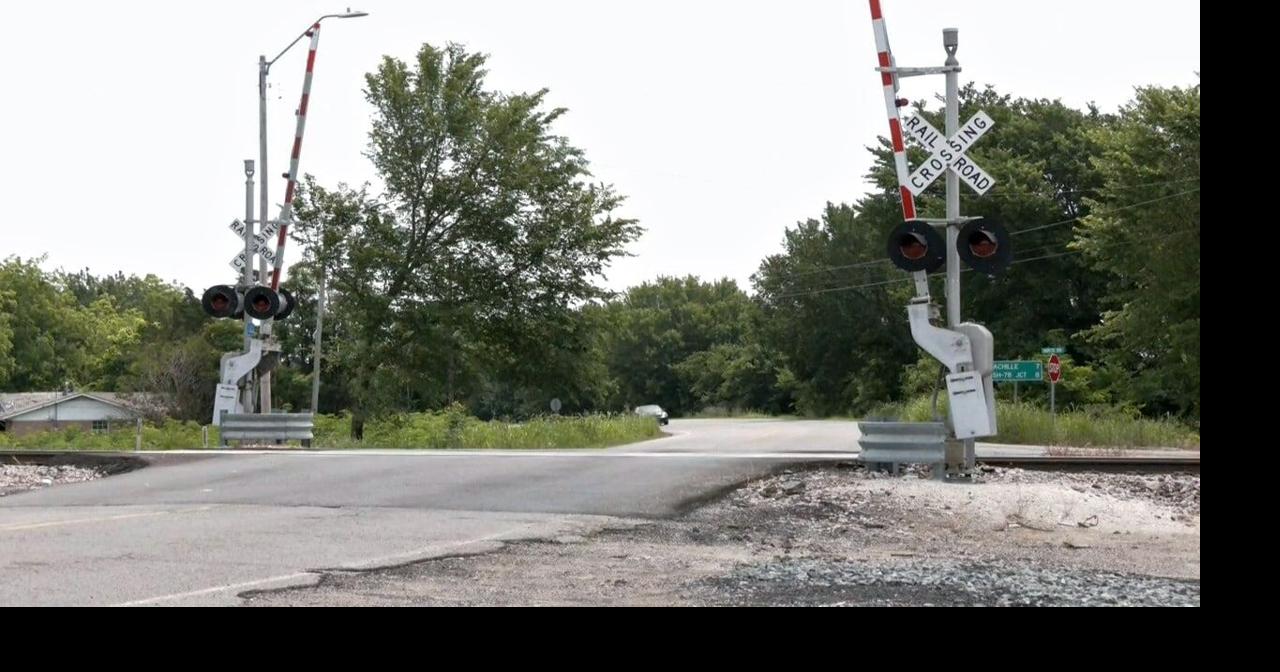 Pedestrian struck by train, dies in Colbert | | kten.com