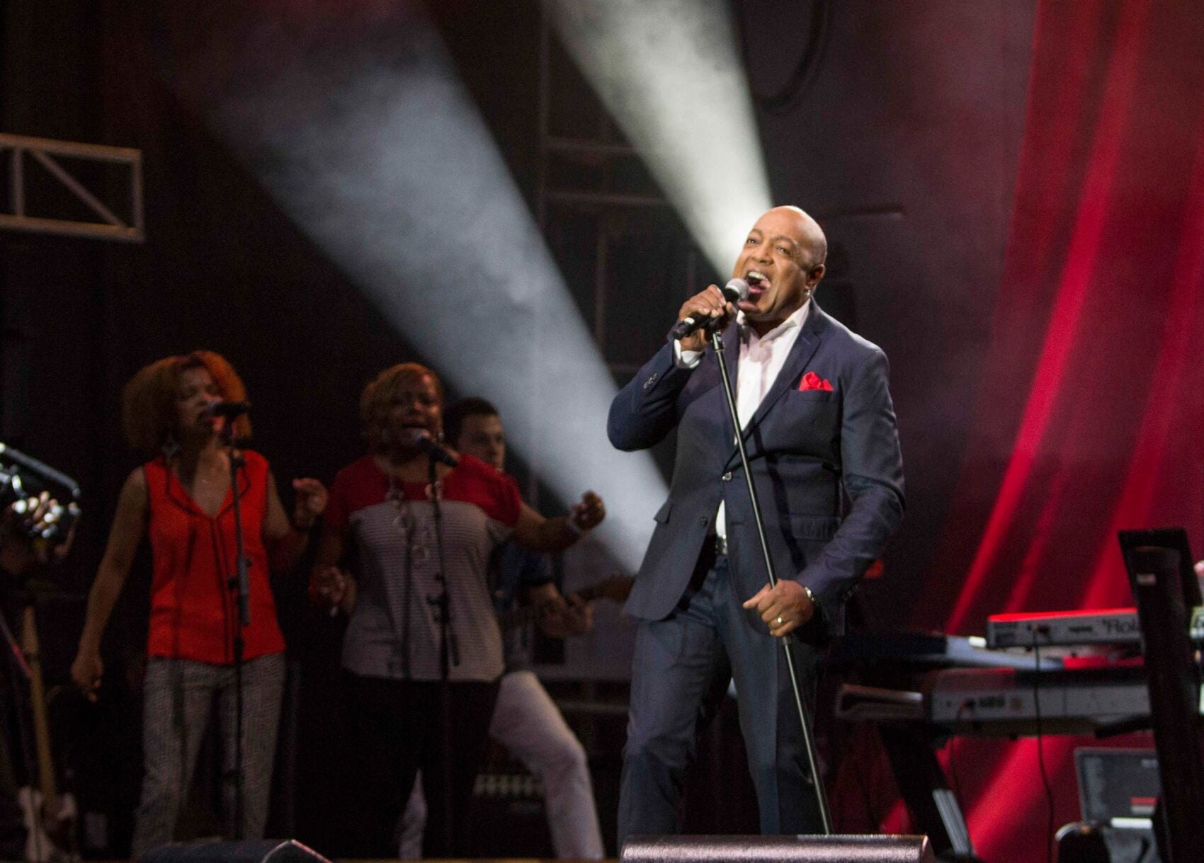 Peabo Bryson, timeless tenor of Disney ballads and R&B legend, dead at ...