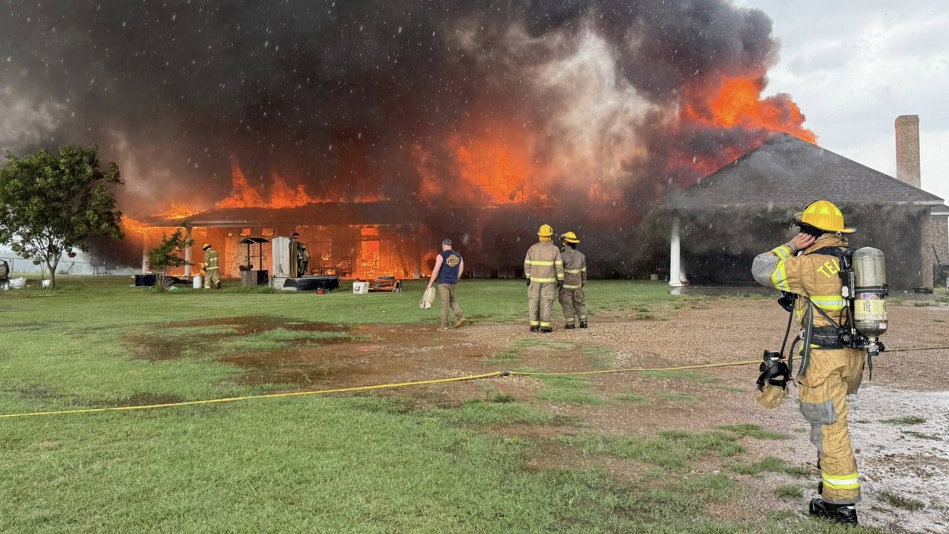 Fannin County agencies battle house fire | Texas Headline | kten.com