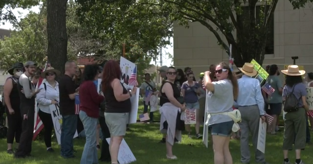 Protesters gather for "No Kings' demonstrations in Texoma cities | Kten ...