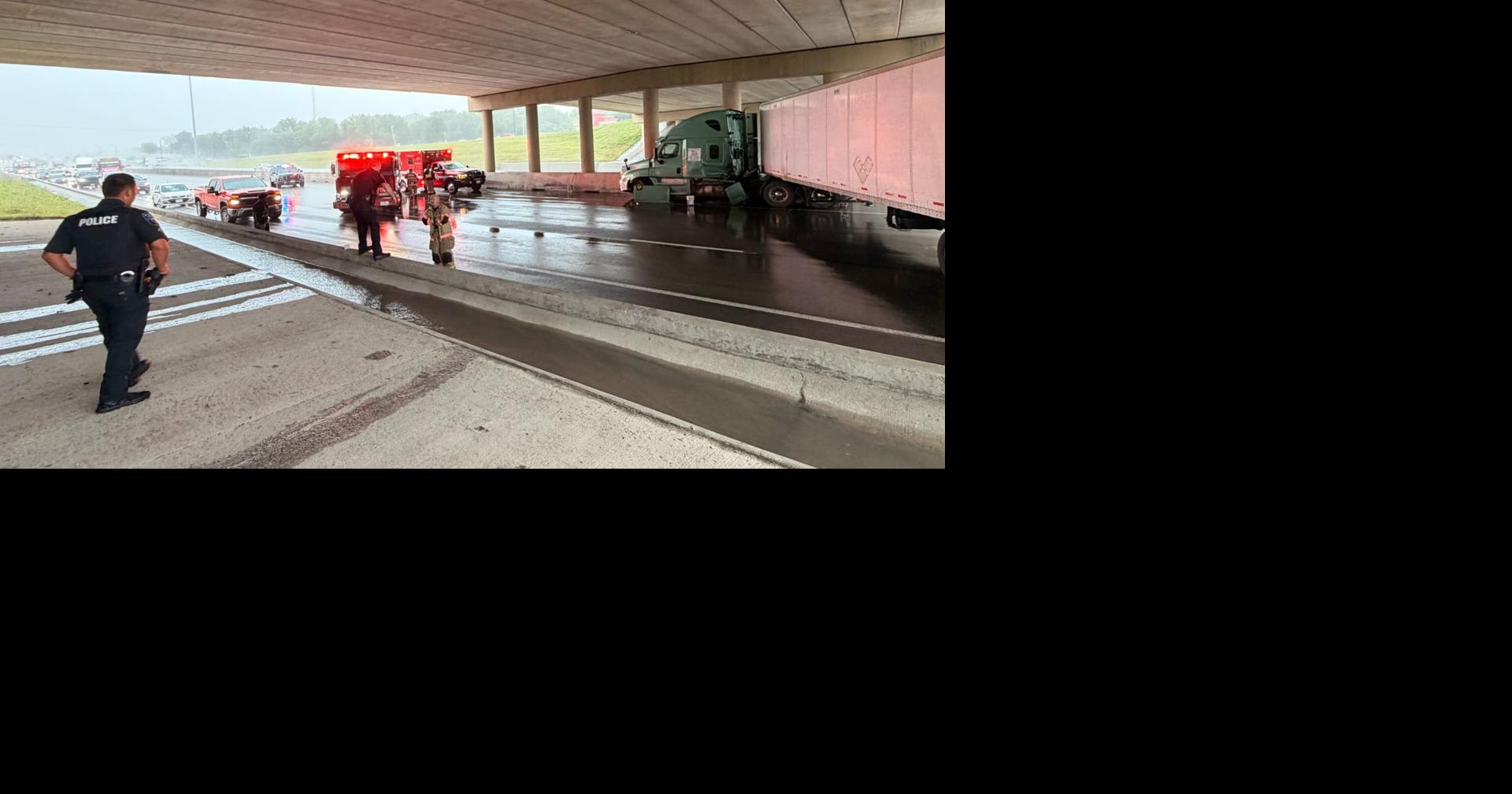 Truck crash blocks US 75 traffic in Sherman | Kten News | kten.com
