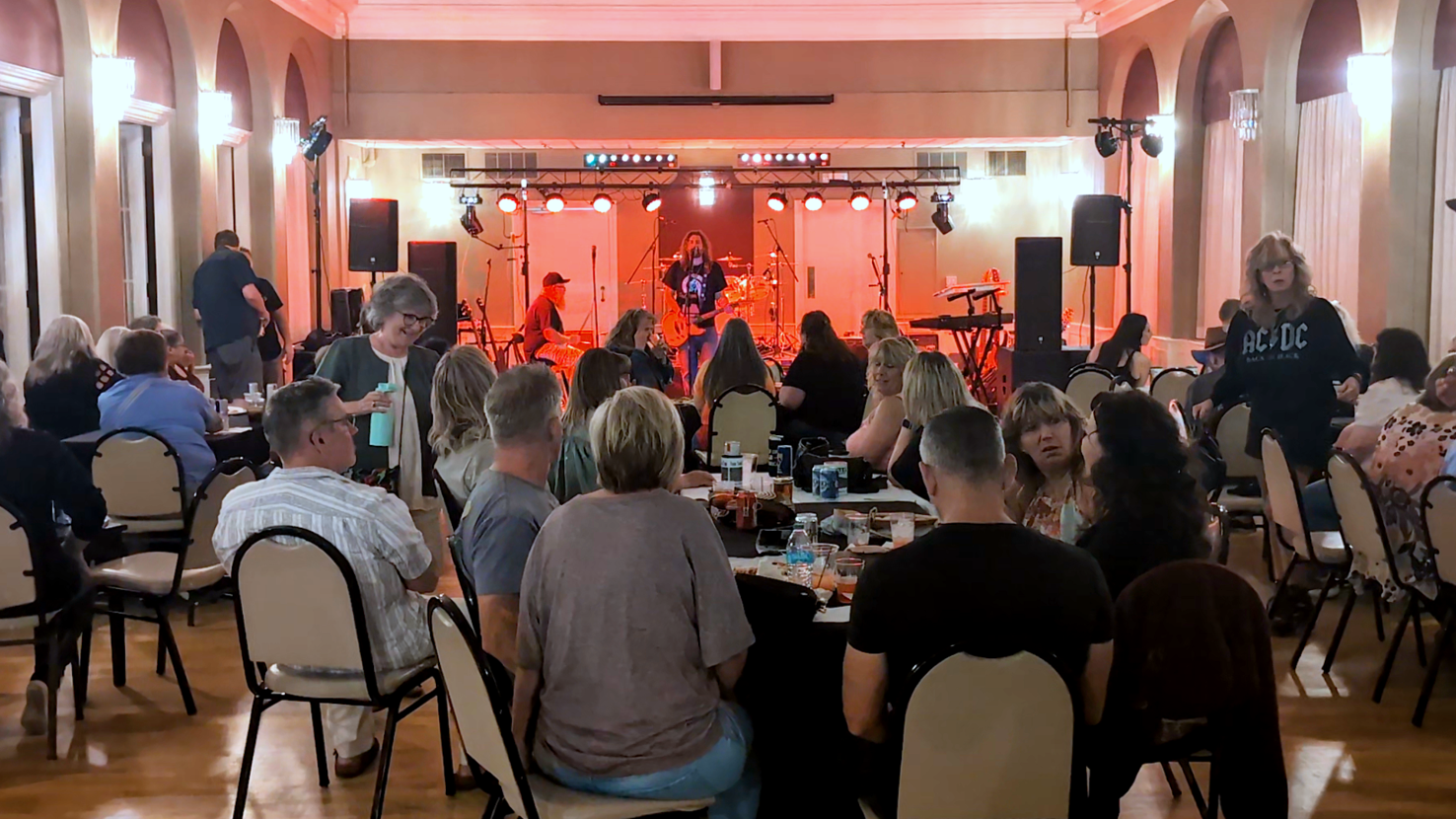 ‘Out with a bang’: Local bands mark Hotel Ottumwa’s closure with ...