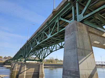 Ottumwa's Jefferson Street Bridge reopens to traffic with temporary fix ...