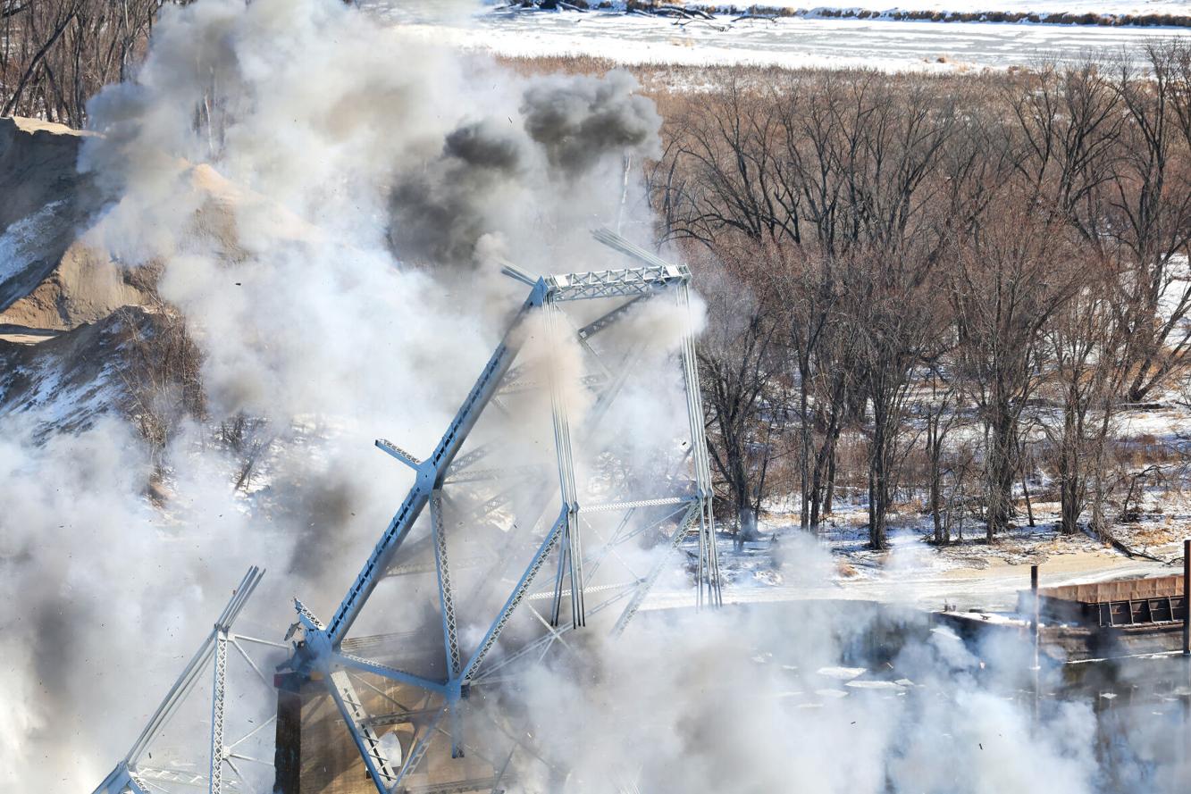 PHOTOS: Lansing bridge is falling down