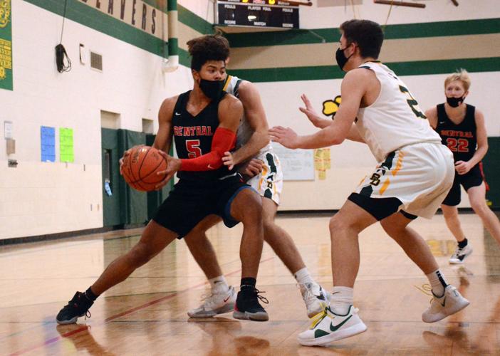 High school basketball--Noah Compan's last-minute shot lifts La Crosse ...