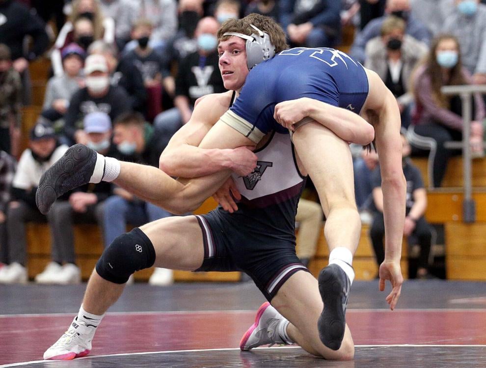 High school wrestling: Jaida Harshman rose to the occasion for the Vikings