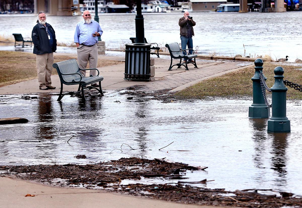 Flooding closes Riverside Park as La Crosse prepares for midweek crest