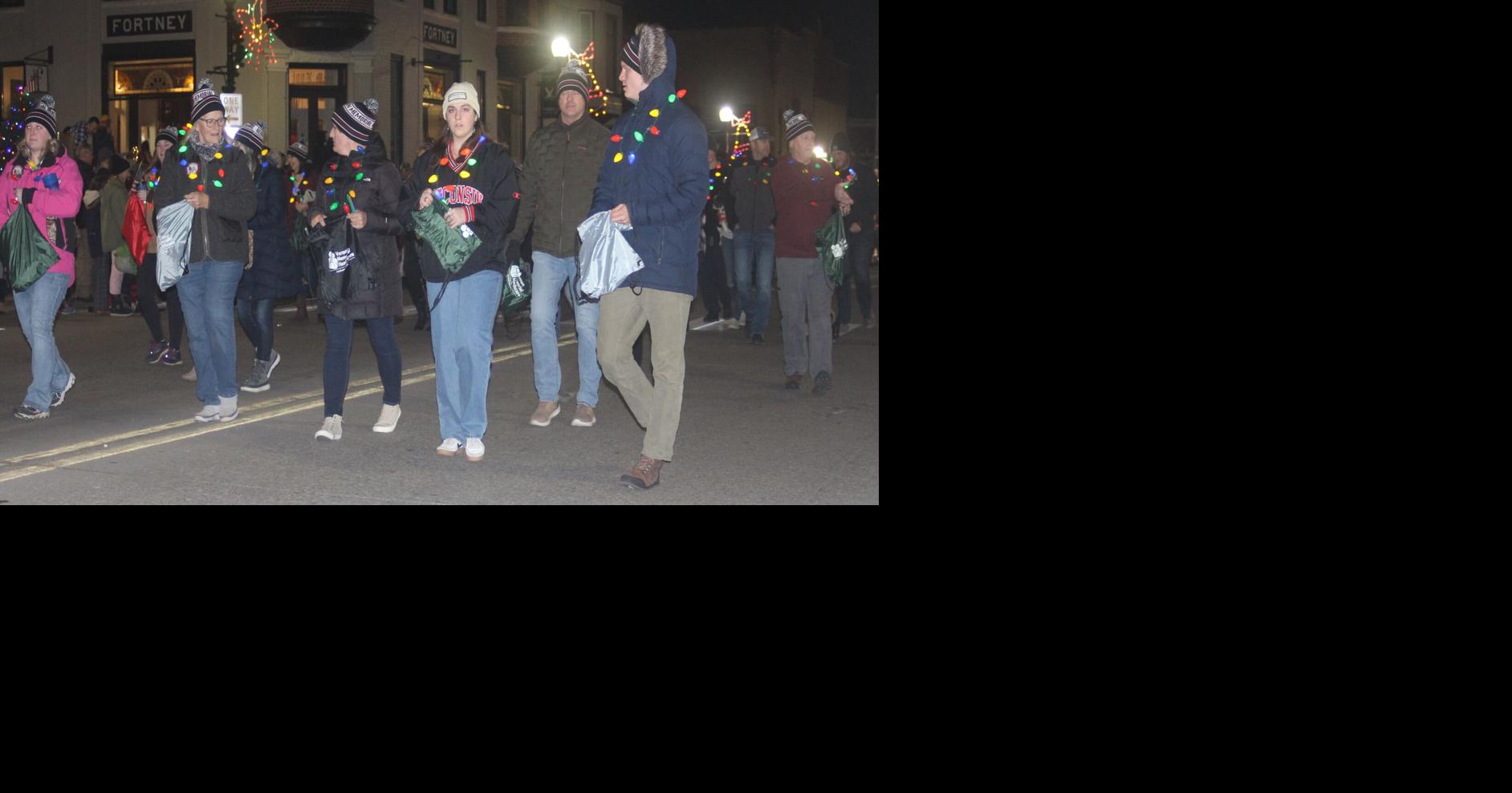 Viroqua kicks off holiday season with Christmas on Court, Twinklefest ...