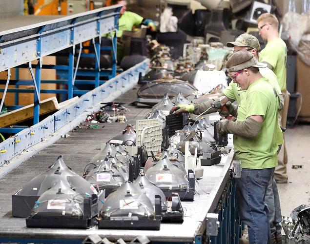 Onalaska's Dynamic Recycling founders nab state's top small business award