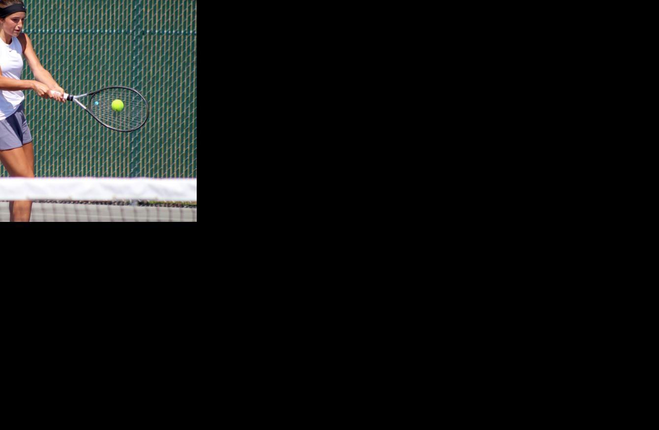 High school tennis: Aquinas' Fiona O'Flaherty hits the ground swinging