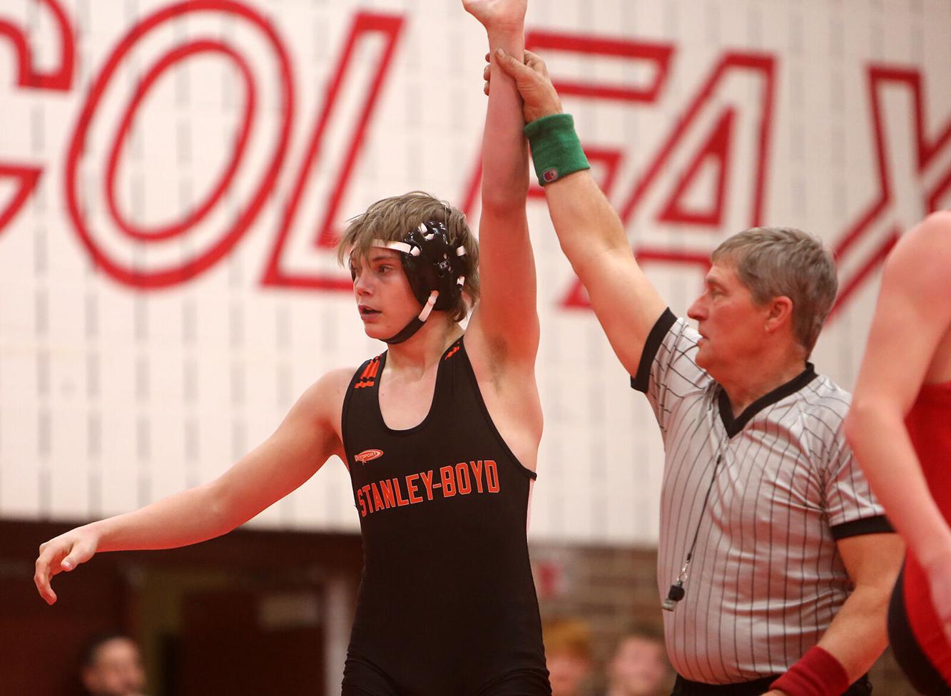 IN PHOTOS: Cloverbelt Conference wrestling triangular 1-8-26
