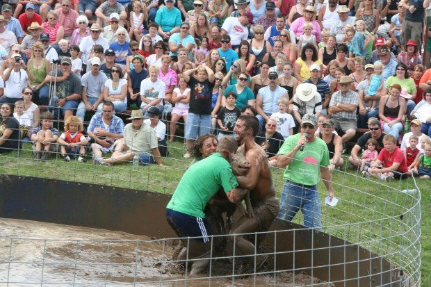 Pig wrestling event draws ire of animal rights group