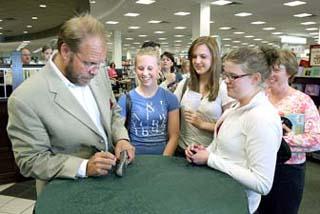 A TASTE OF THE MISSISSIPPI: Food Netwook host Alton Brown signs Emma ...
