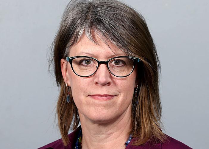 Comedian Lisa Olson shares struggles and laughs in new book 'Laughs on Wry'