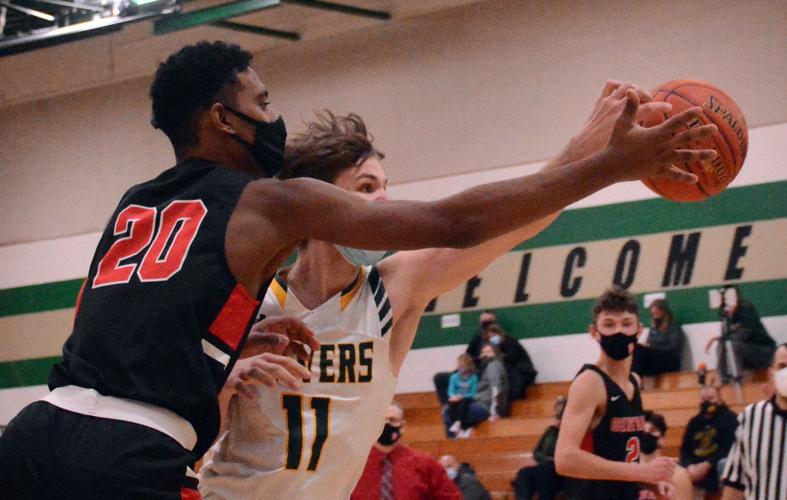 High school basketball--Noah Compan's last-minute shot lifts La Crosse ...