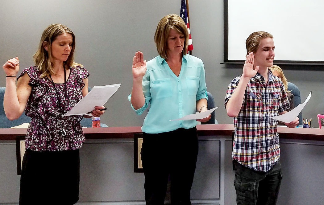 Holmen School Board looks at bids for insurance, Chromebooks