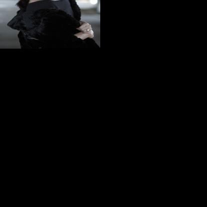 Pianist Lorie Line faces foreclosure on Minnesota mansion