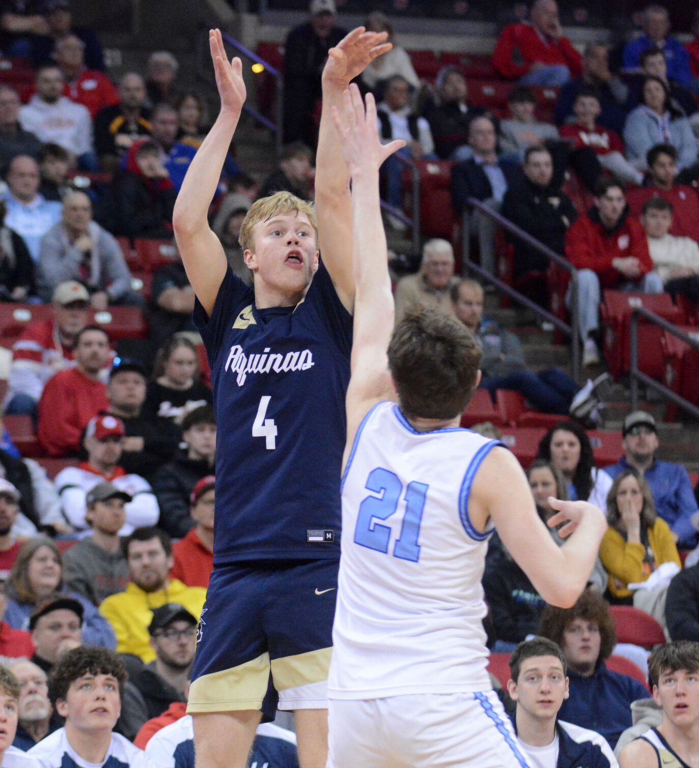 La Crosse Aquinas boys basketball headed to WIAA title game