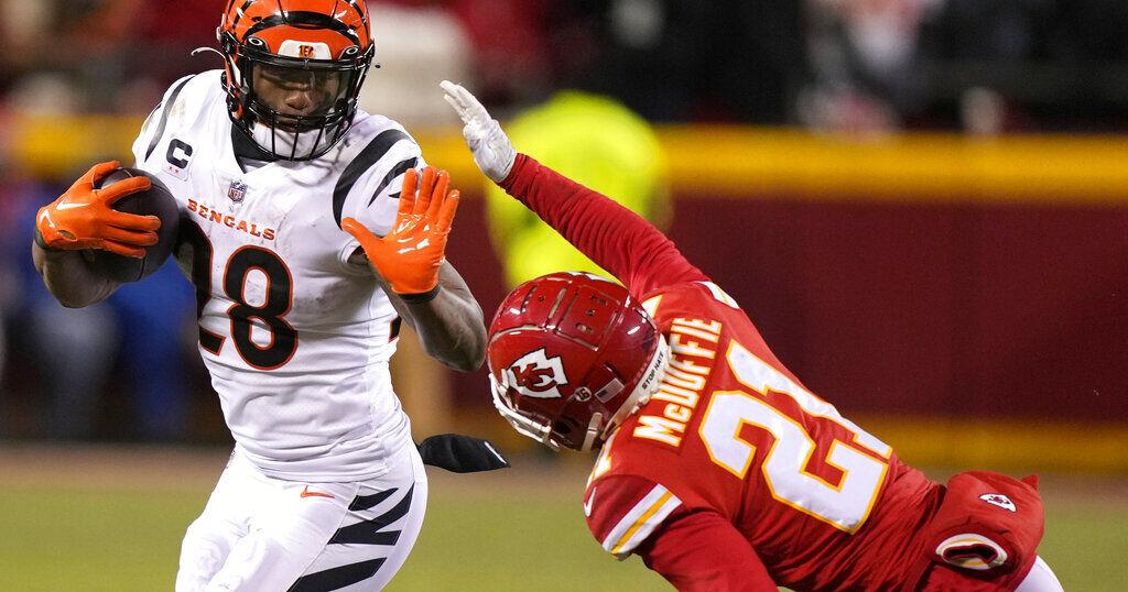 Menacing charge against Mixon dismissed