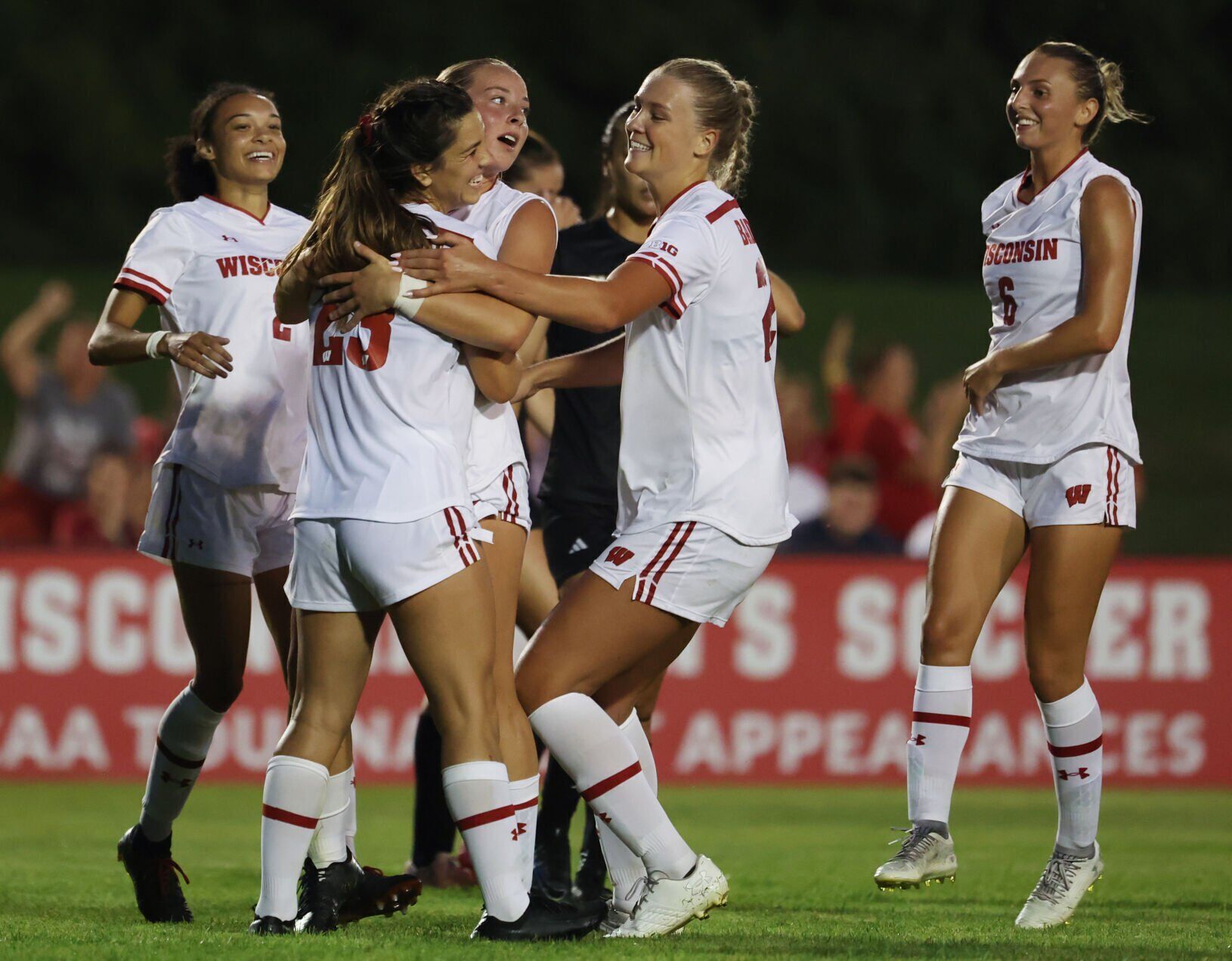 Wisconsin women's soccer falls to Baylor in NCAA Tournament