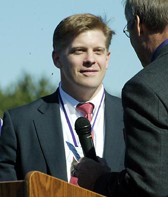 High-flying global financier flies back to Onalaska roots