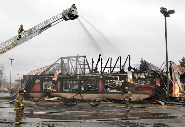 Firefighter hurt in blaze; Mexican restaurant a total loss