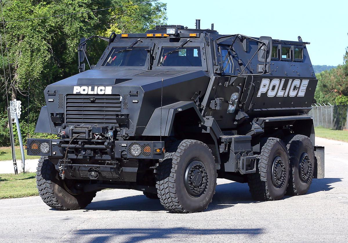 Police rely on training, teamwork and tools — and armored vehicles — in standoff | Local News ...