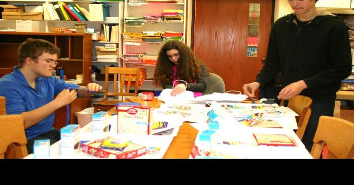Library’s teen group makes ‘birthday bags’ for food pantries