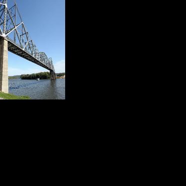 Lansing, Iowa, bridge to close for a week starting Monday