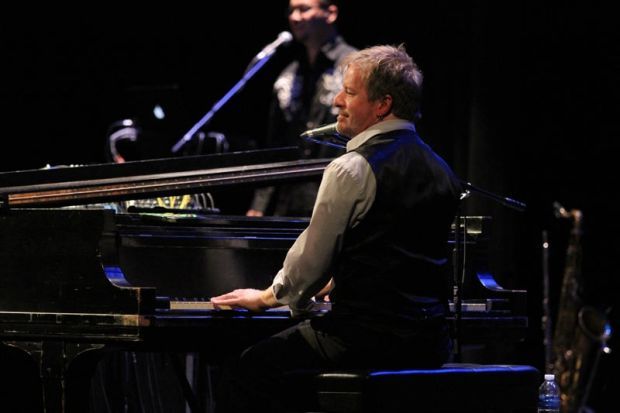 Jim Witter to perform Coffee House at Viterbo