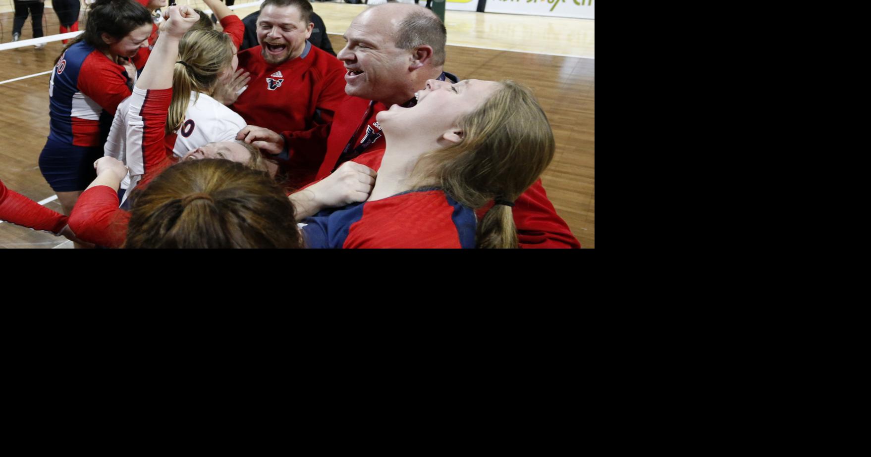 Viterbo volleyball: V-Hawks keep rolling, stuns No. 1 Grand View